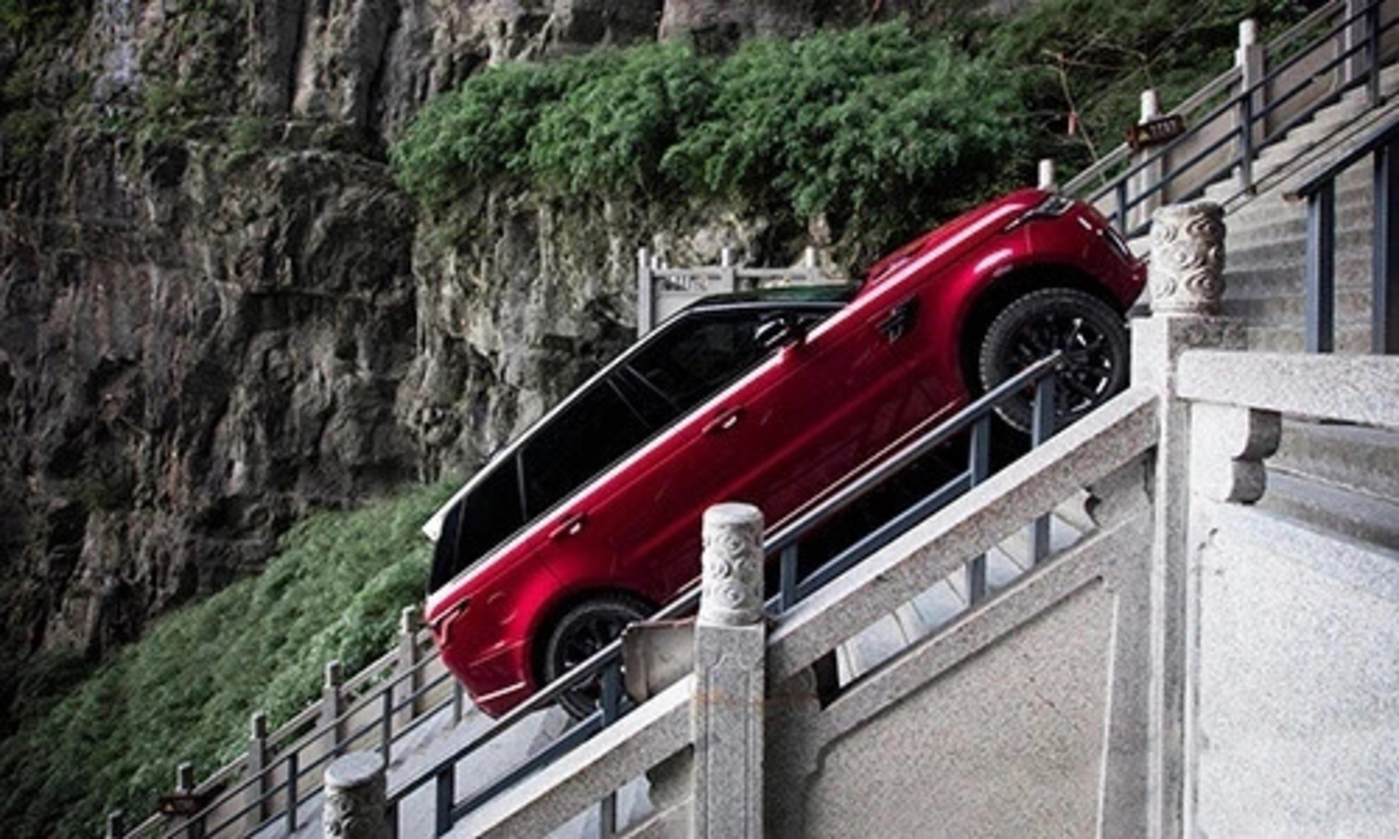 Range Rover Sport Dragon Challenge